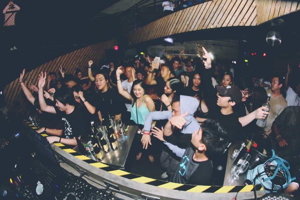 Best Night Bars In Manila For 2023 | Night Nonstop